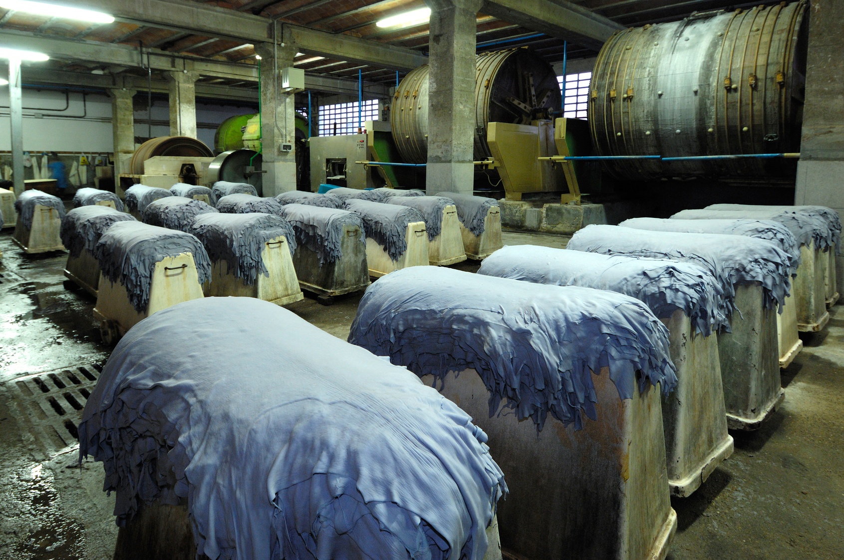 How Coloring & Finishing is Done in Custom Tanning